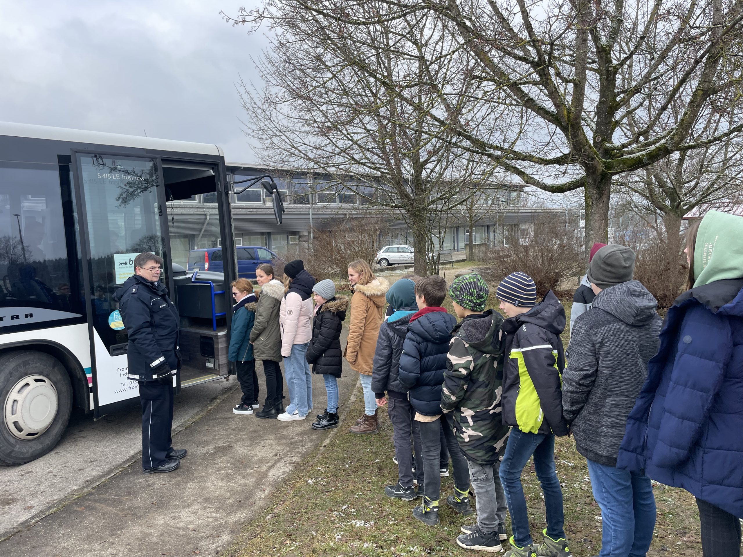 Sicherheitstraining am Bus für die Klassen 5 - Max-Weishaupt-Realschule ...